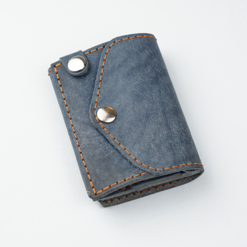 Odinė piniginė Connor Premium šviesiai mėlyna su geltonais siūlais ...