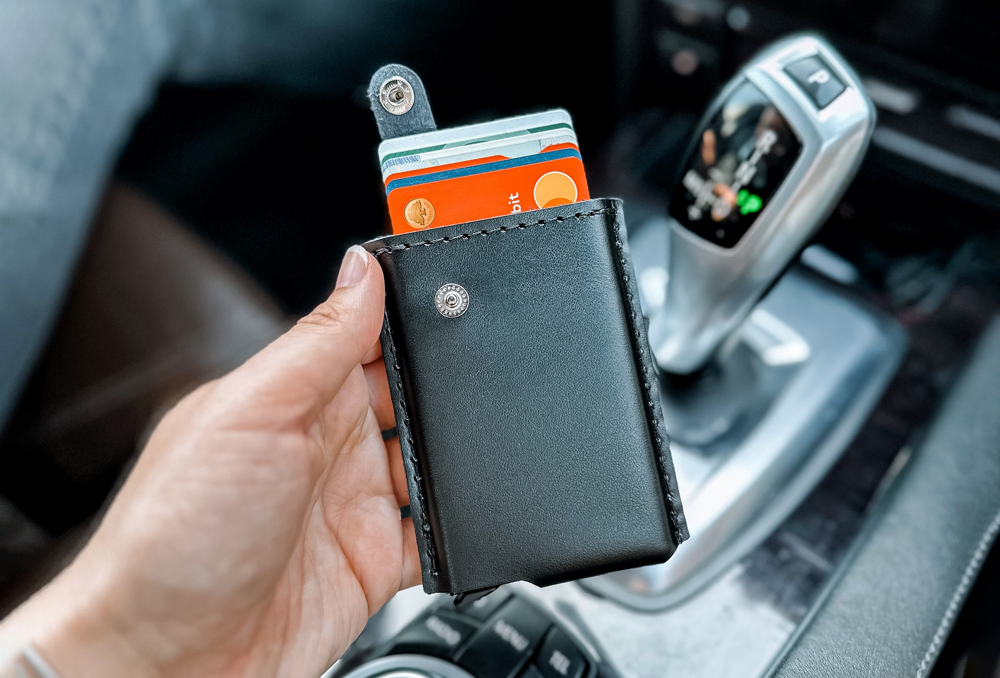 Odinis kortelių dėklas Tanner su vardu - Bakli.lt